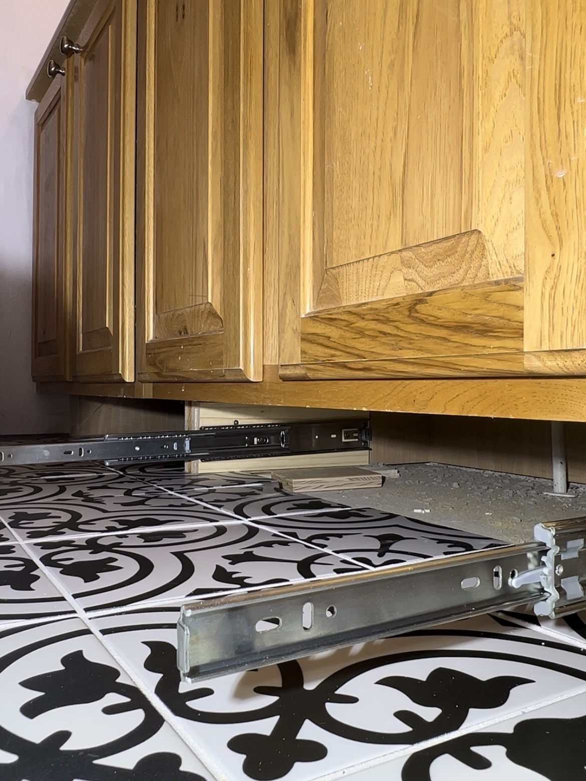 How to Build a Pull-Out Stool Drawer - livingstartsathome.com