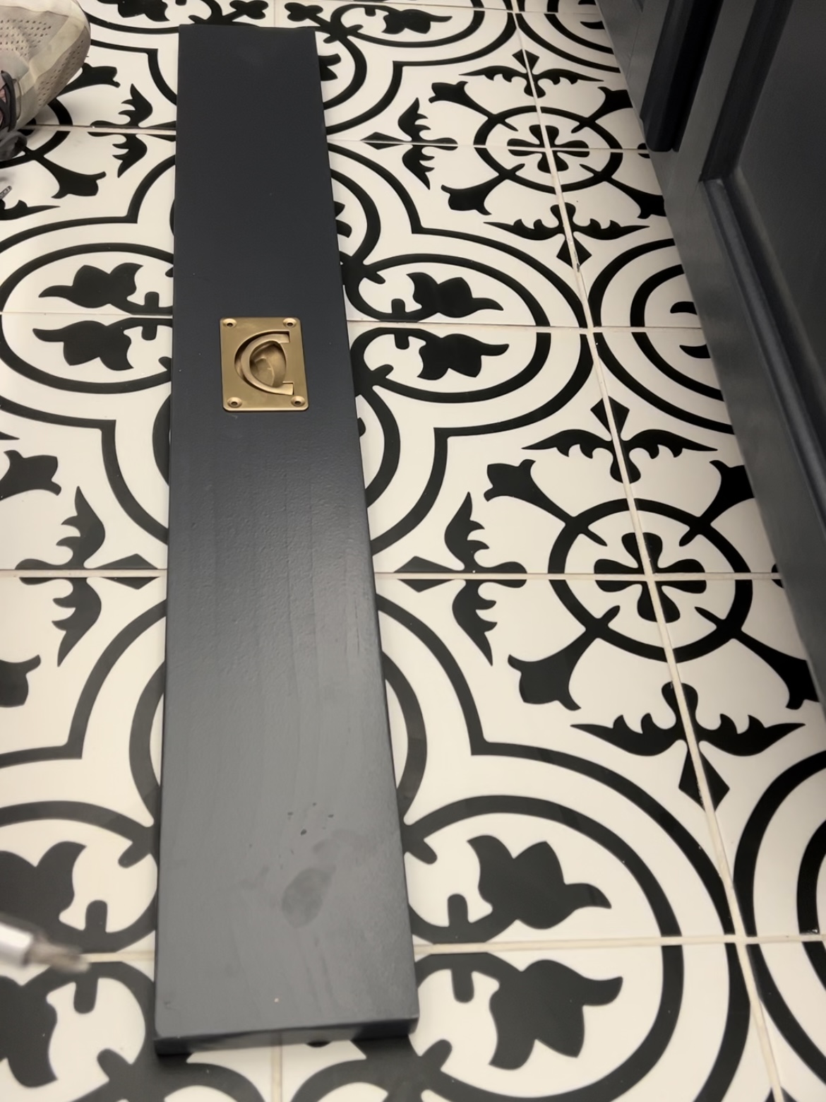 How to Build a Pull-Out Stool Drawer - livingstartsathome.com